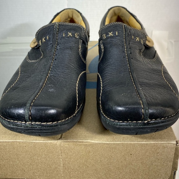 Clarks | Shoes | Clarks Womens Slip Ons Size 85 | Poshmark